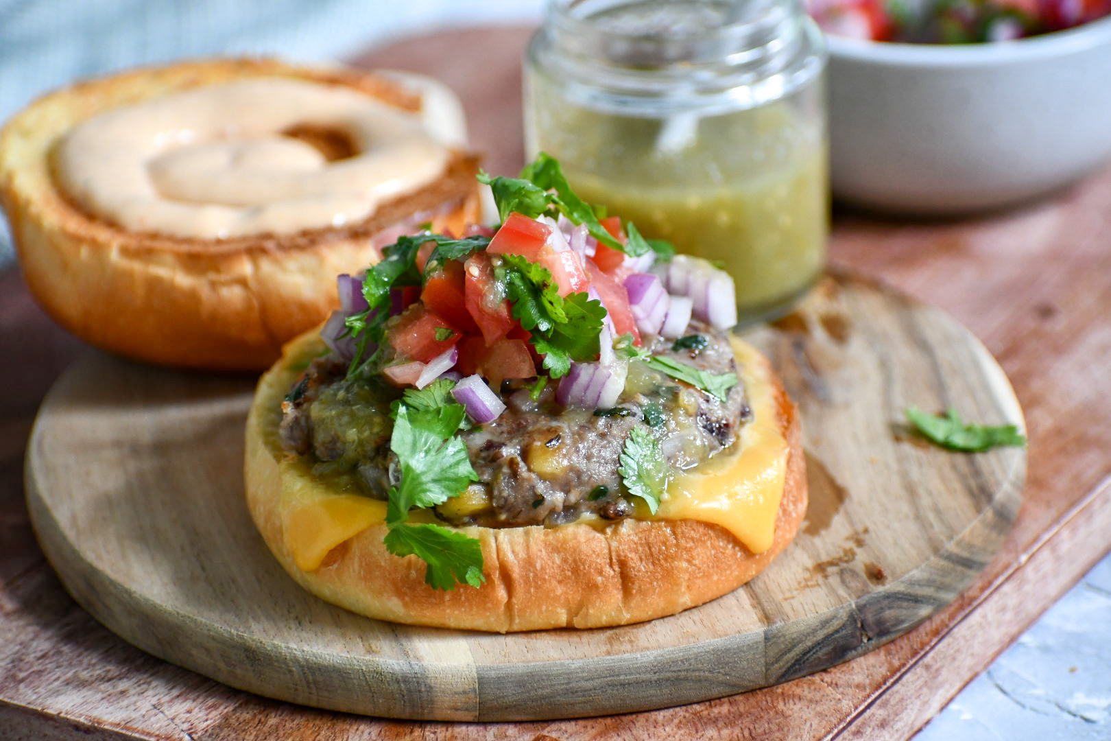 Mexicali Burgers with Avocado Chutney – The table of spice